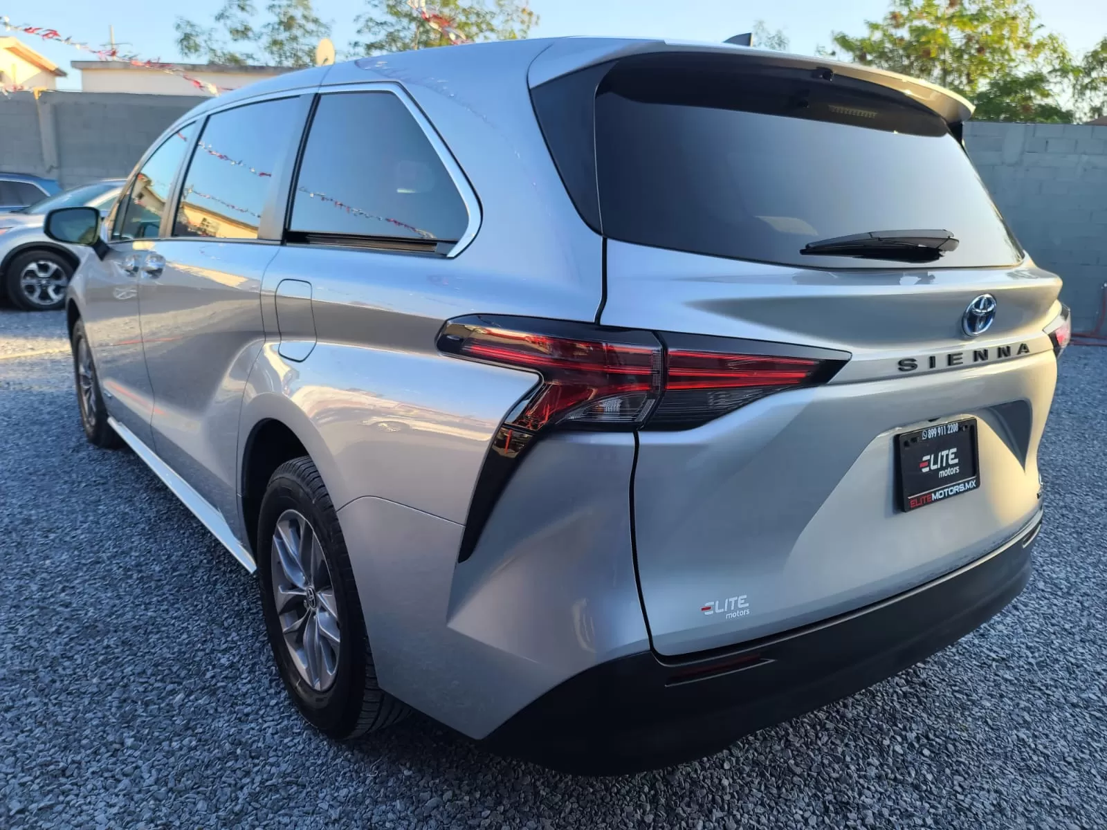 Toyota Sienna LE Hybrid 2021 - Elite Motors