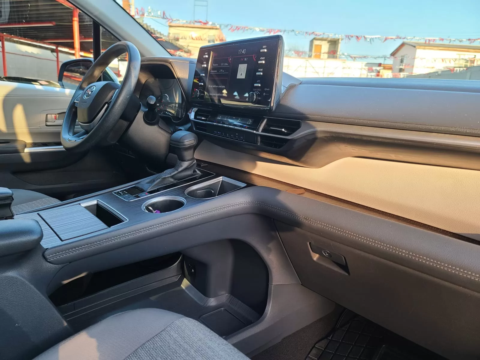Toyota Sienna LE Hybrid 2021 - Elite Motors